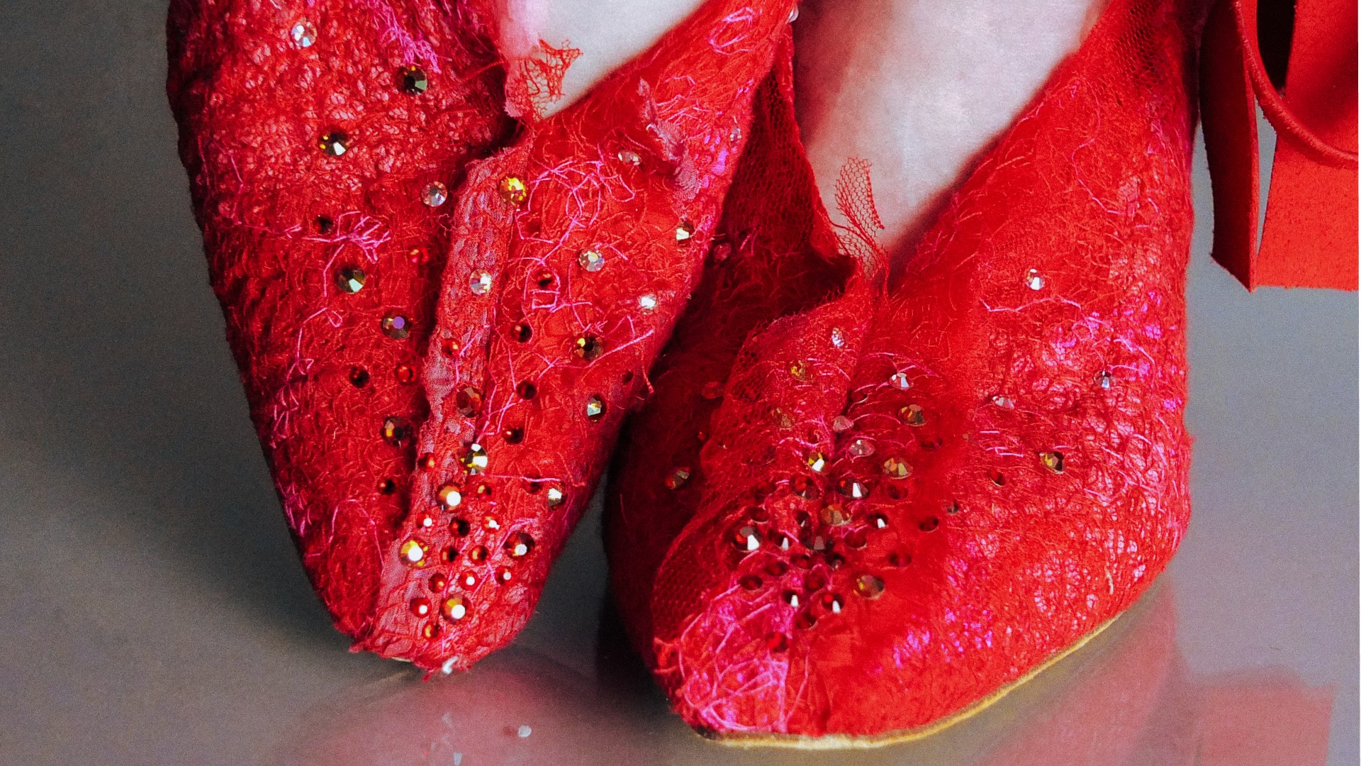 Red shoes in New York - Showcase FMK UTB : Showcase FMK UTB